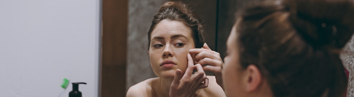 Cravos no rosto: o que causa e como tirar sem deixar marcas? | Garnier