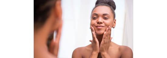 Cravos no rosto: o que causa e como tirar sem deixar marcas? | Garnier