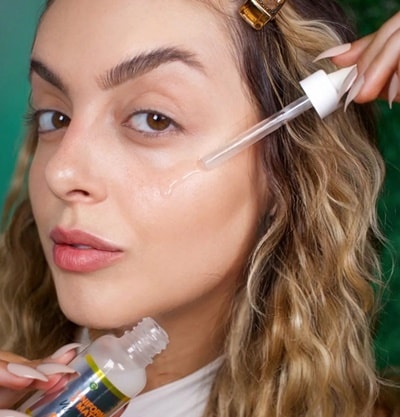 Descamação da pele: dermatologista explica causas e como tratar