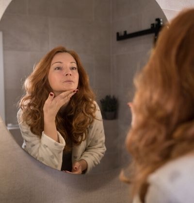 Espinha interna e inflamada: o que você precisa saber